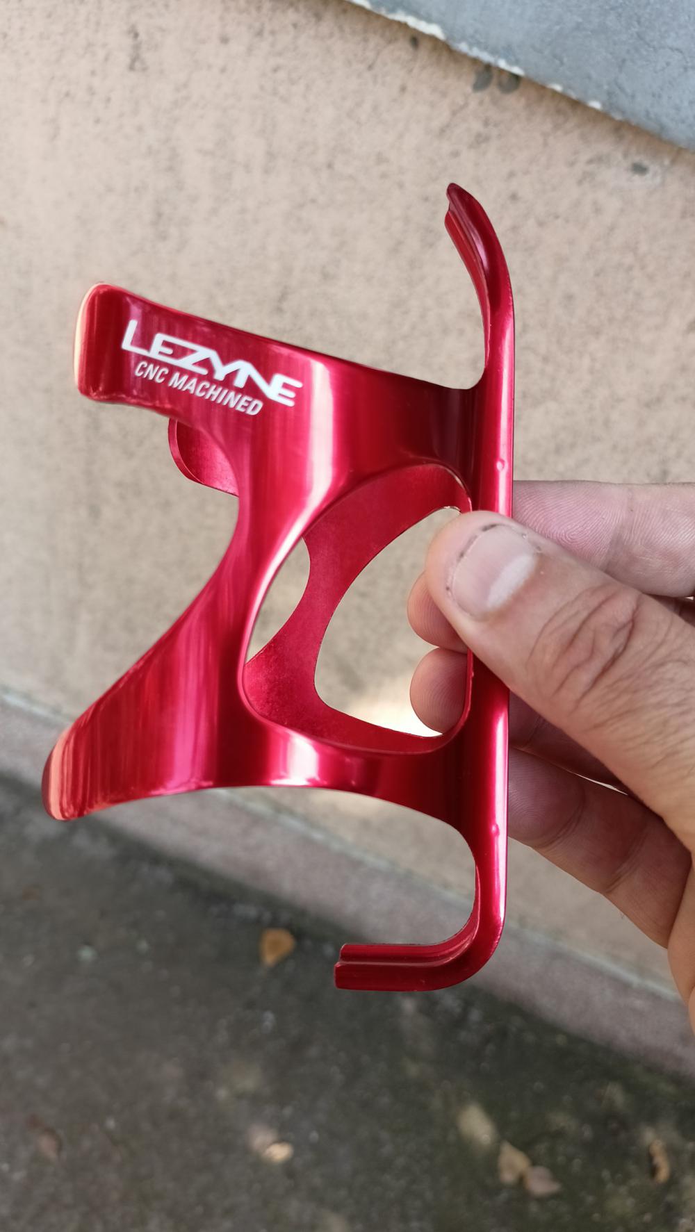 Nosač bidona Lezyne CNC Cage AL, Red Hi Gloss