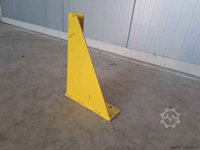 U-collision protection corner Impact protective corner
Höhe: 400 mm / Materialstärke: ca. 5 mm/ Profilabm. außen: U: ca. 50 x 50 mm