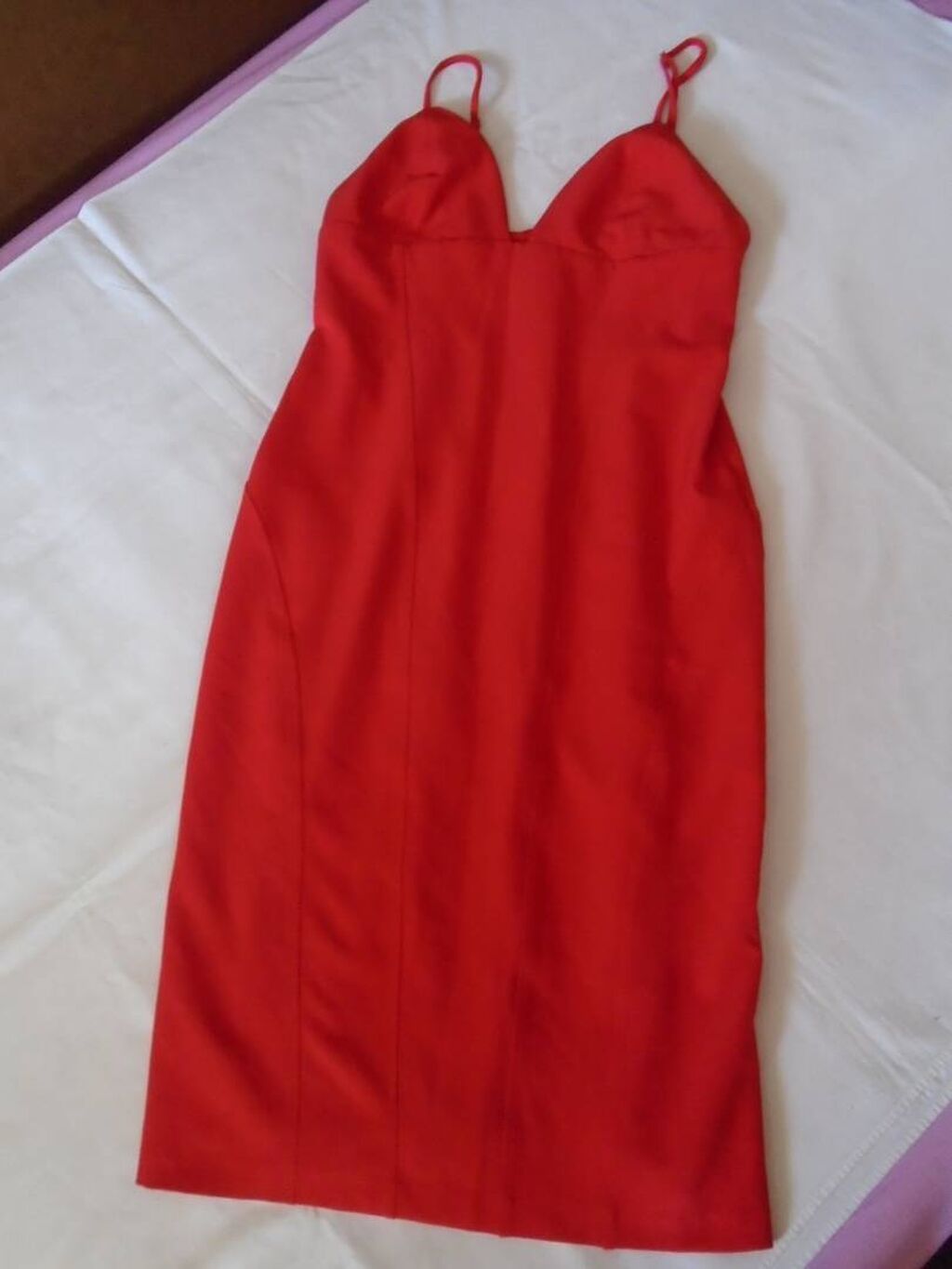 Prelepa crvena H&M haljina na bretelice, postavljena cela