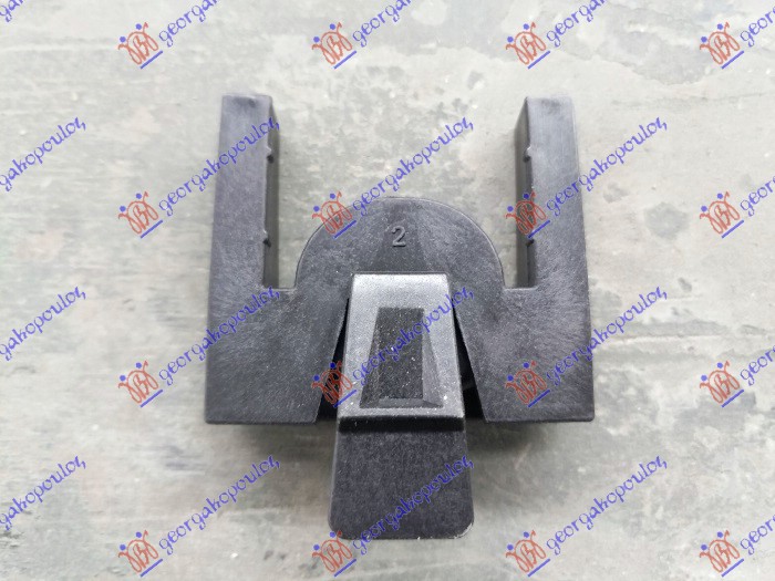 NOSAC HLADNJAKA GORNJI PLASTICNI (L=D) MAZDA CX3 (2015-2019) (OEM: PE01-15-241, PE0115241)