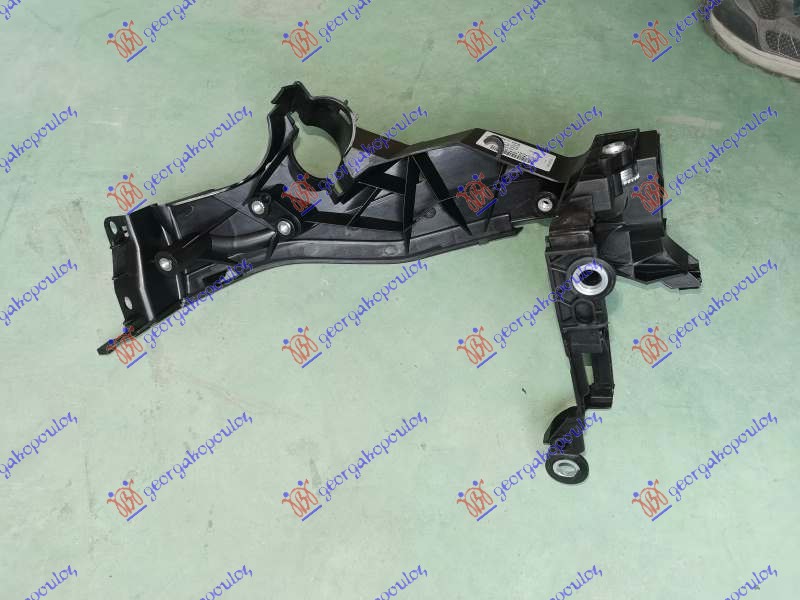 PLASTICNI OKVIR FARA DONJI SPOLJASNJI Desna str. AUDI A5 (2011-2016) (OEM: 8T0805608D)