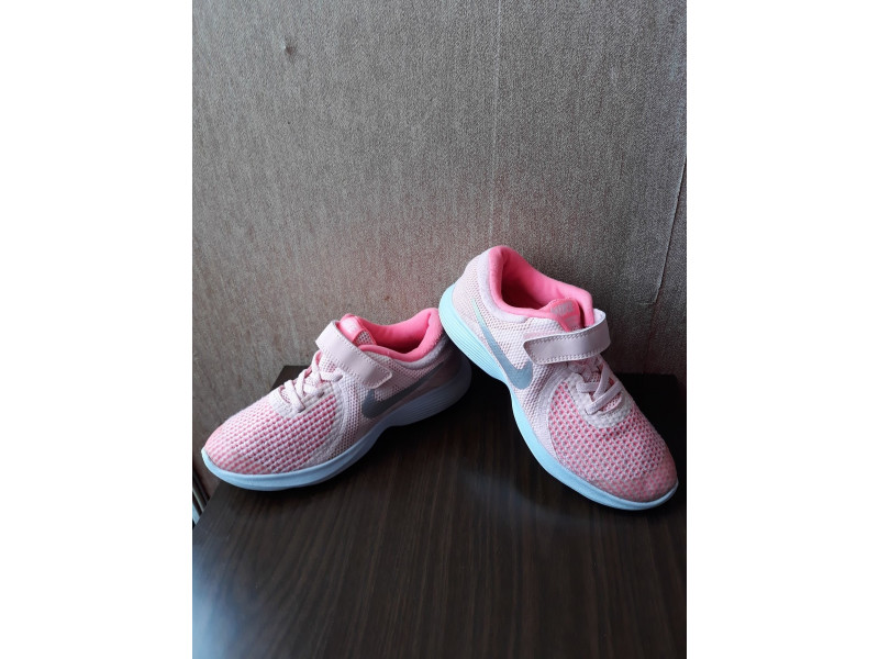 PATIKE "NIKE" br. 33,5/21cm.