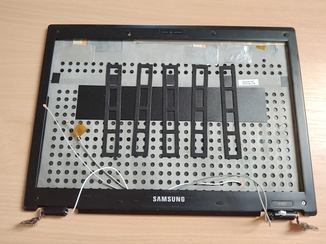 Kuciste ekrana za laptop Samsung X460 sa sarkama