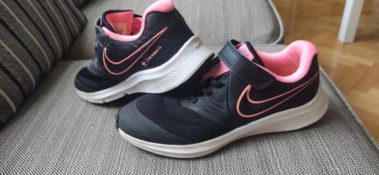 Nike runner patike za devojčice br.33.5cm