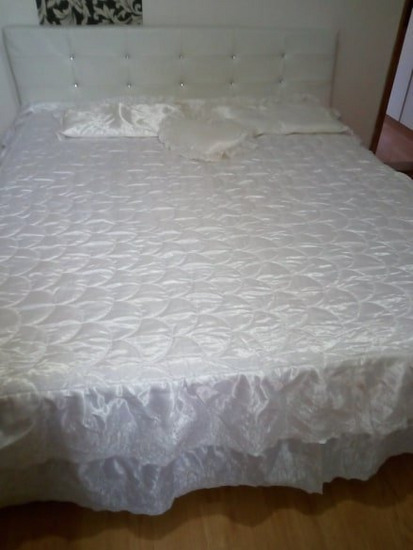 Nov prekrivac za bracni krevet