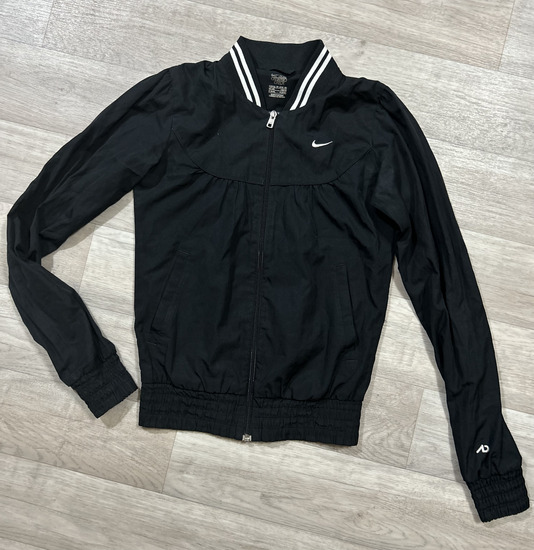 Nike tanka jaknica