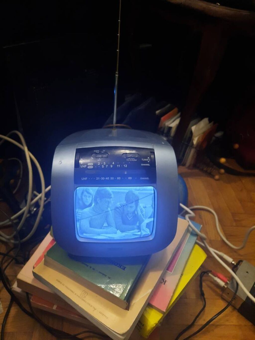 Stari, retro mali tv/radio WatsoN, portabl televizor 220/12v Retro