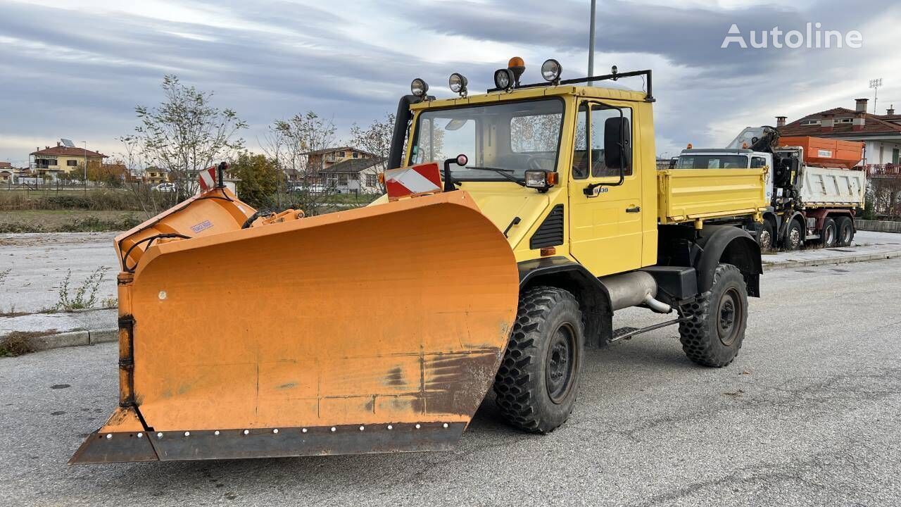 Mercedes-Benz Unimog U130 univerzalna komunalna mašina