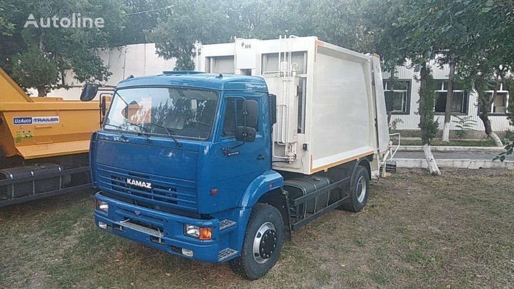 Novi KamAZ kamion za smeće