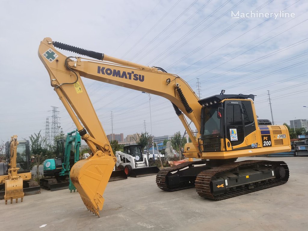 Komatsu PC200-8 bager guseničar