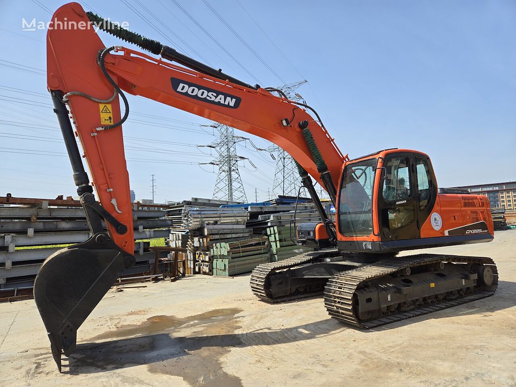 Doosan DX300 bager guseničar