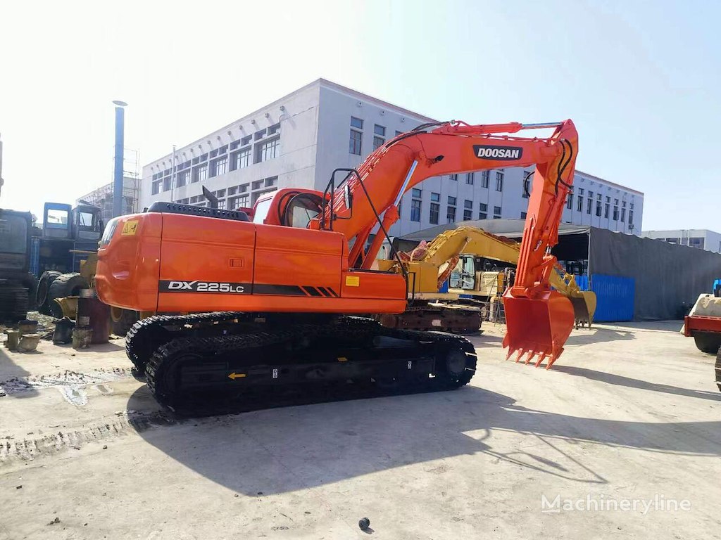 Doosan DX225LC-7 bager guseničar