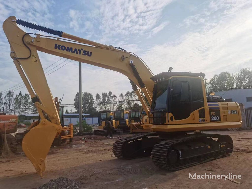 Komatsu PC200-8 bager guseničar