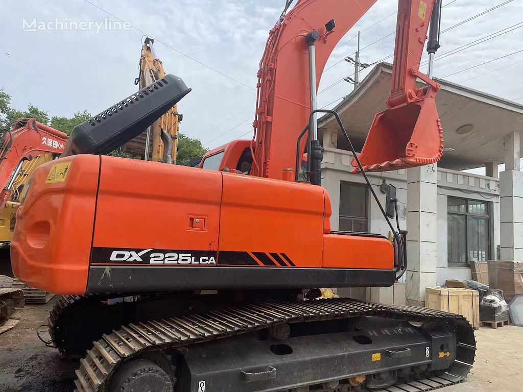 Doosan DX225LCA bager guseničar