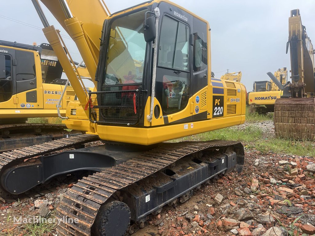 Komatsu PC220-8 bager guseničar