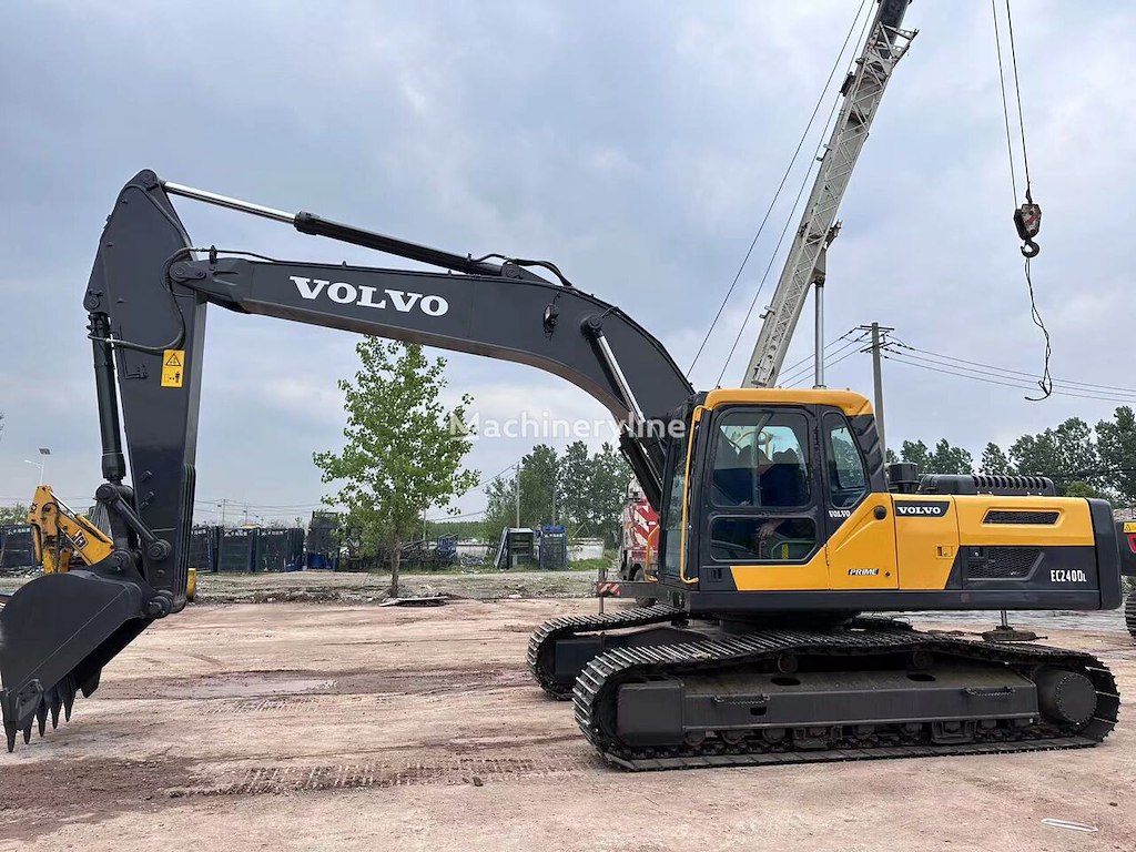 Volvo EC240 bager guseničar