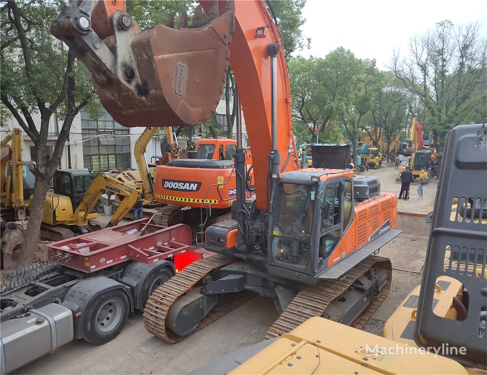 Doosan DX530 bager guseničar