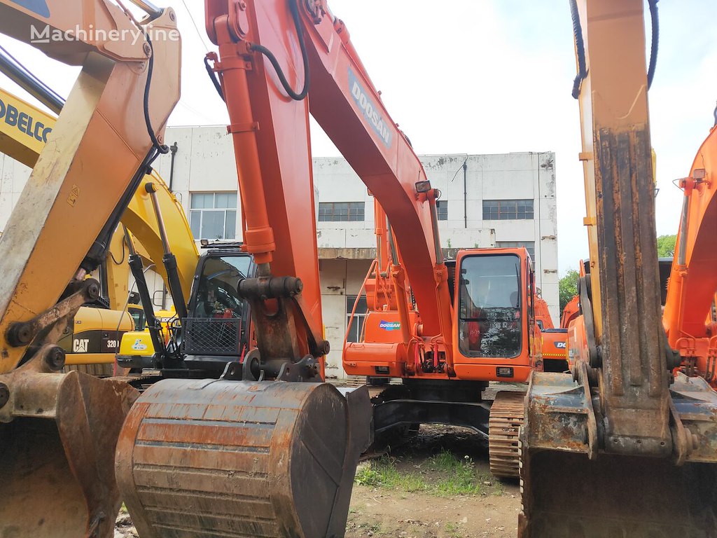 Doosan DH215 bager guseničar