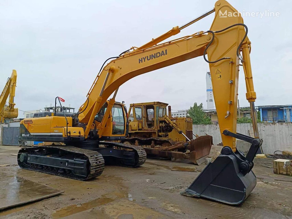 Hyundai R300 R305 bager guseničar