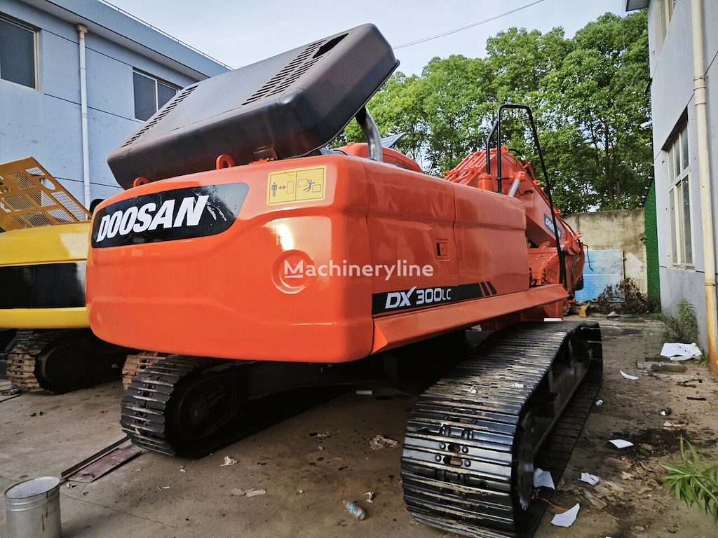 Doosan dx300 uesd korean 30t excavator for earth working bager guseničar