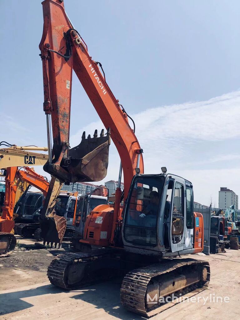 Hitachi EX135 bager guseničar