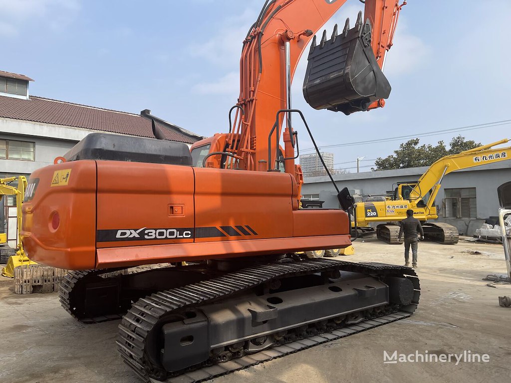 Doosan DX300LC-9 bager guseničar