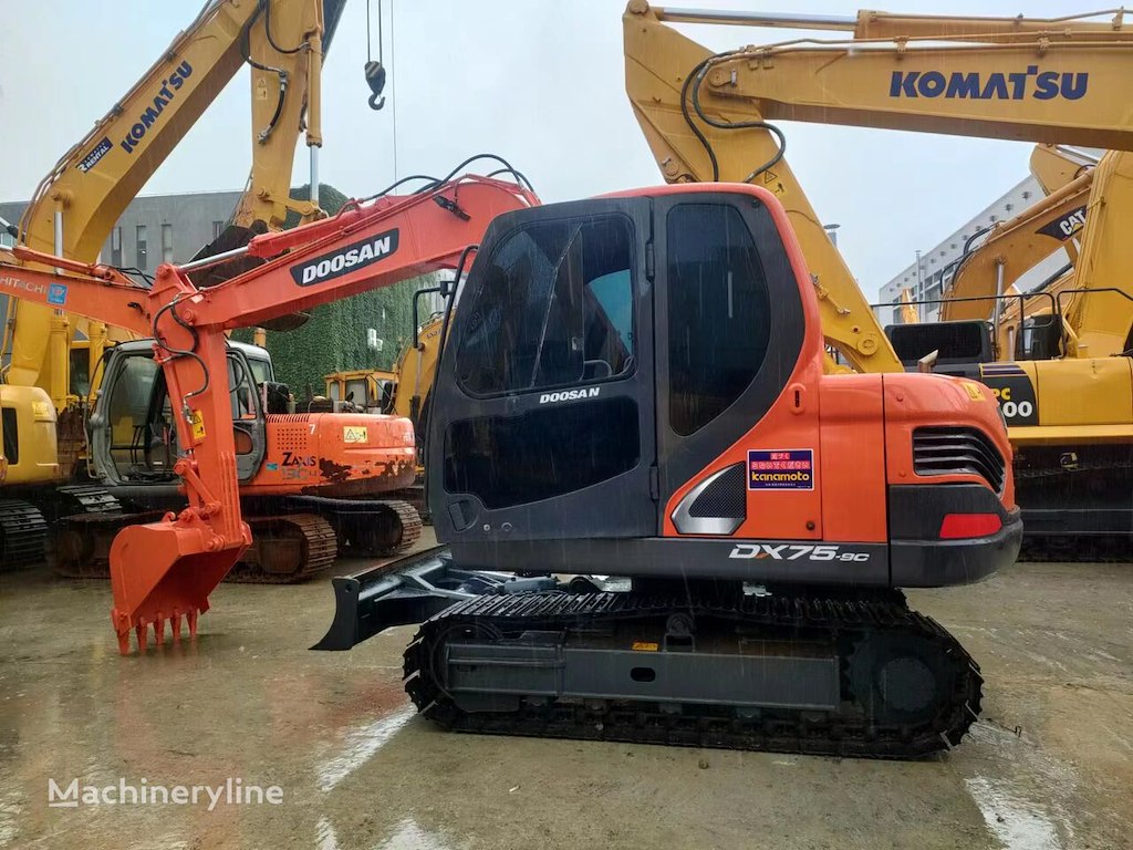 Doosan DX75 bager guseničar