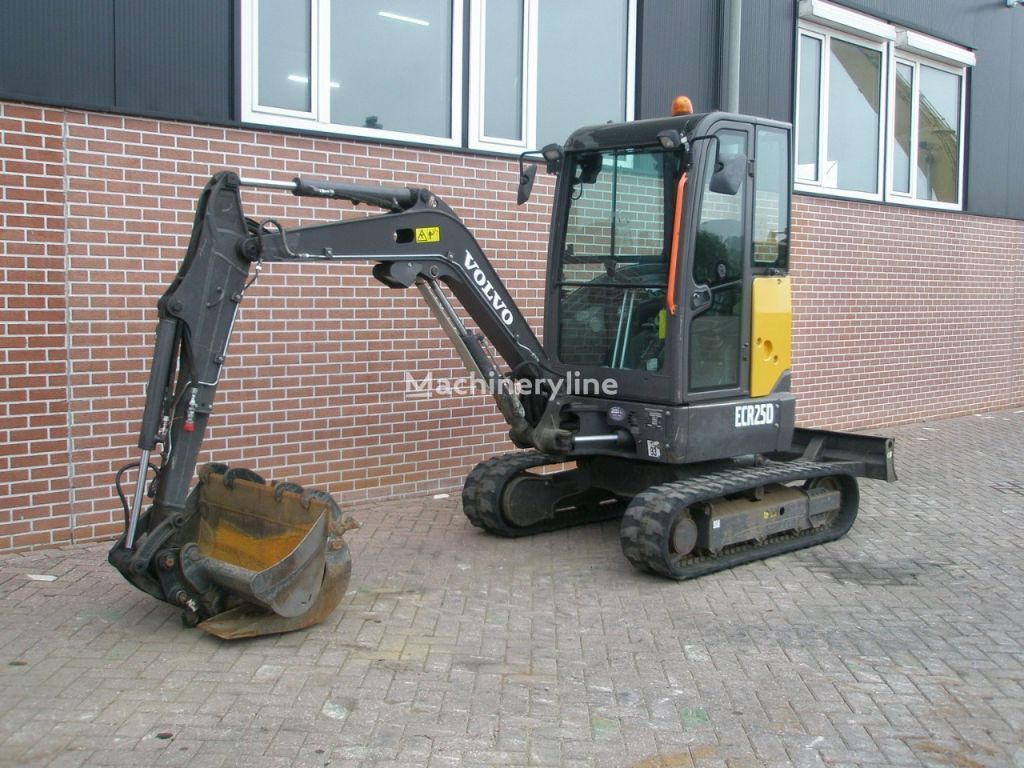 Volvo ECR25D mini bager