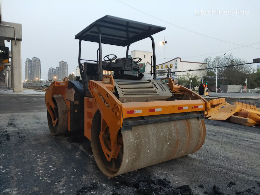 BOMAG BW203 valjak za asfalt