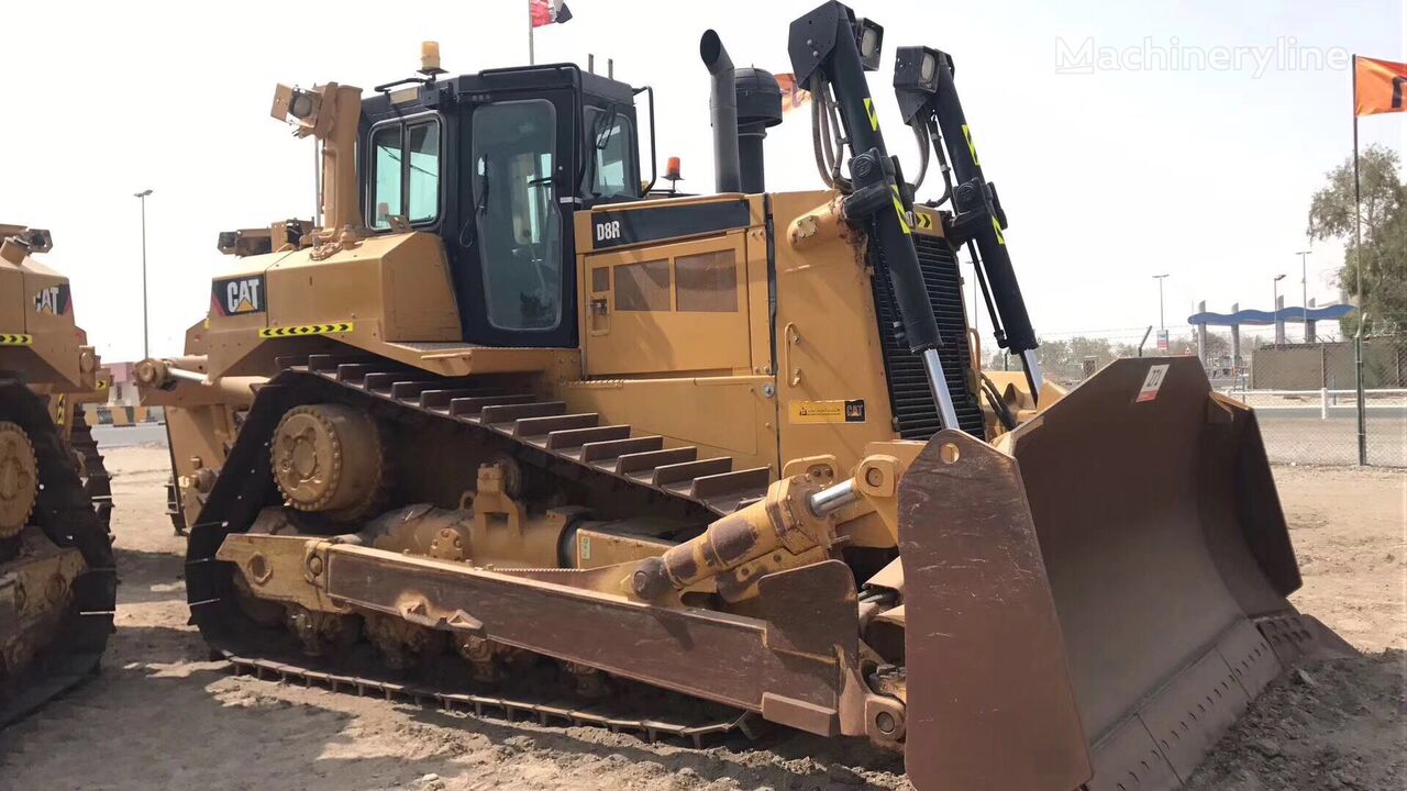 Caterpillar CAT D8R bulldozer with good quality buldožer