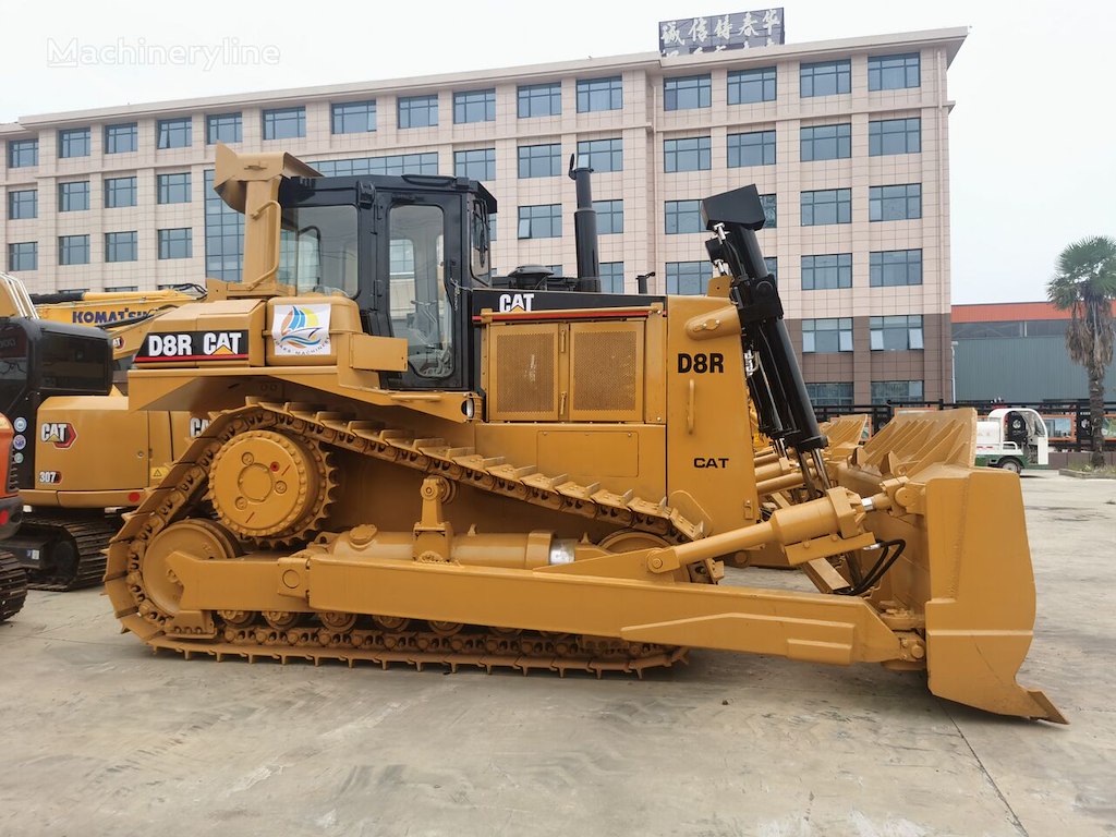 Caterpillar D8R buldožer