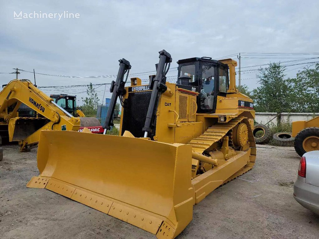 Caterpillar D6H buldožer