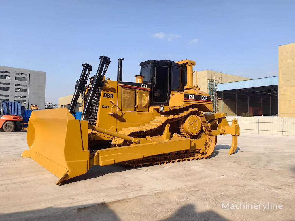 Caterpillar D8R buldožer