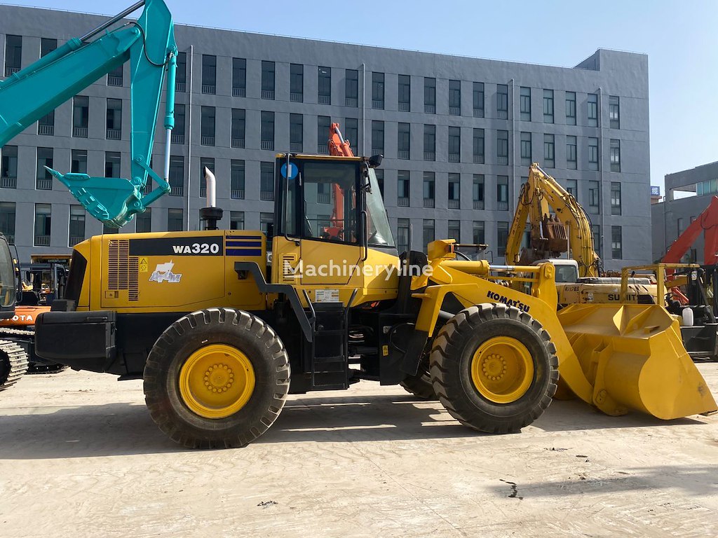 Komatsu WA320 prednji utovarivač