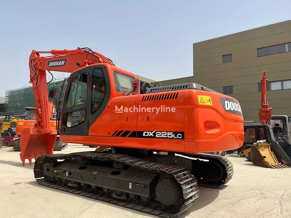 Doosan DX225LC bager guseničar