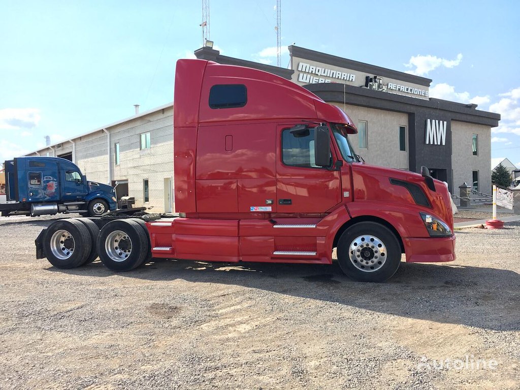 Volvo VNL64T670 tegljač