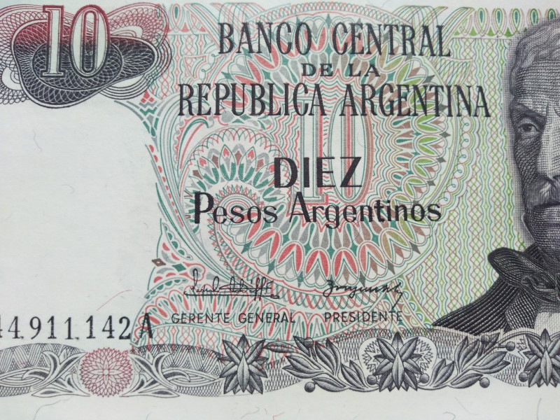 Argentina 10 pesos,1983 god.UNC,P 313,potpis prva verzi