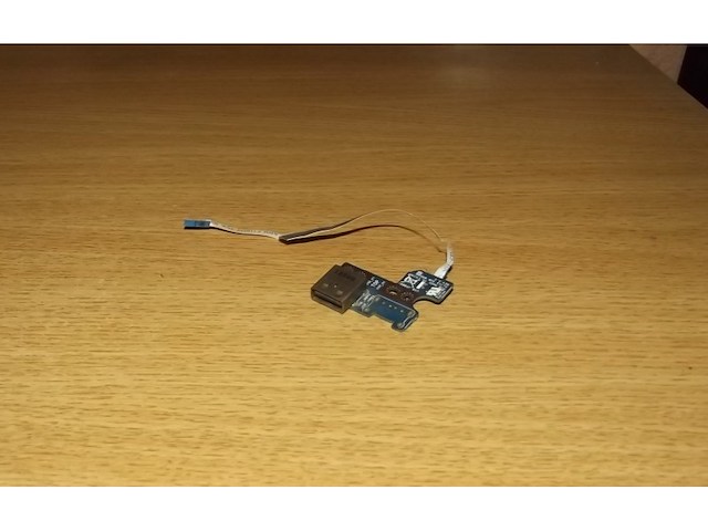 Toshiba Satellite L875/L875D - USB konektor