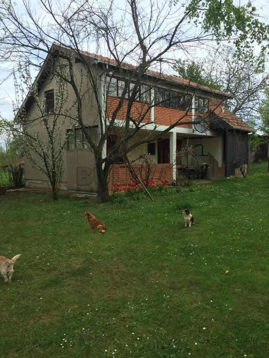 Dve kuće u Dragušici opština Knić
