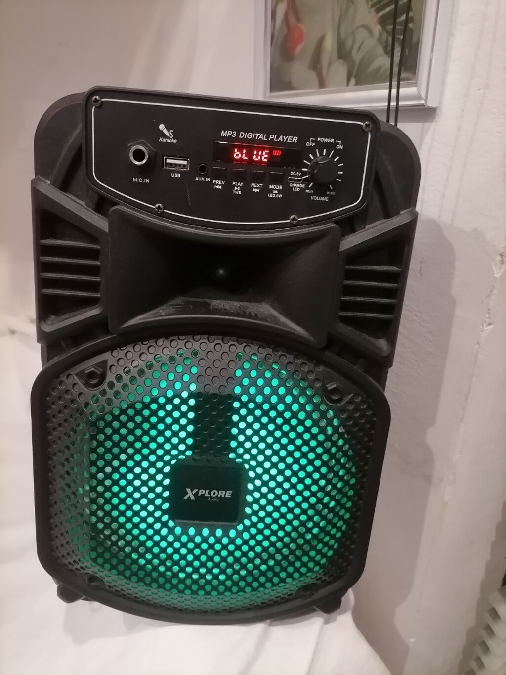 Zvučnik karaoke sa radiom bluttut Usb ispravan oko 35 cm visine