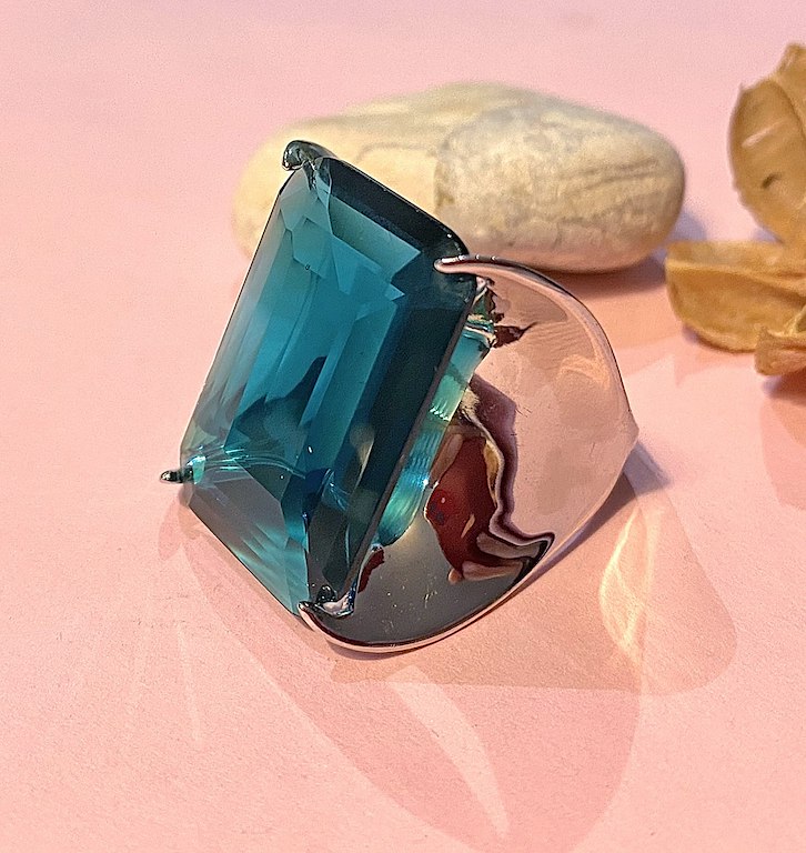 Srebrni prsten sa plavim kristalom P092