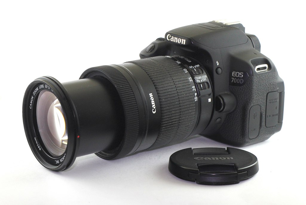 Canon 700d + Canon EF-S 18-135mm f/3.5-5.6 IS – Prodato