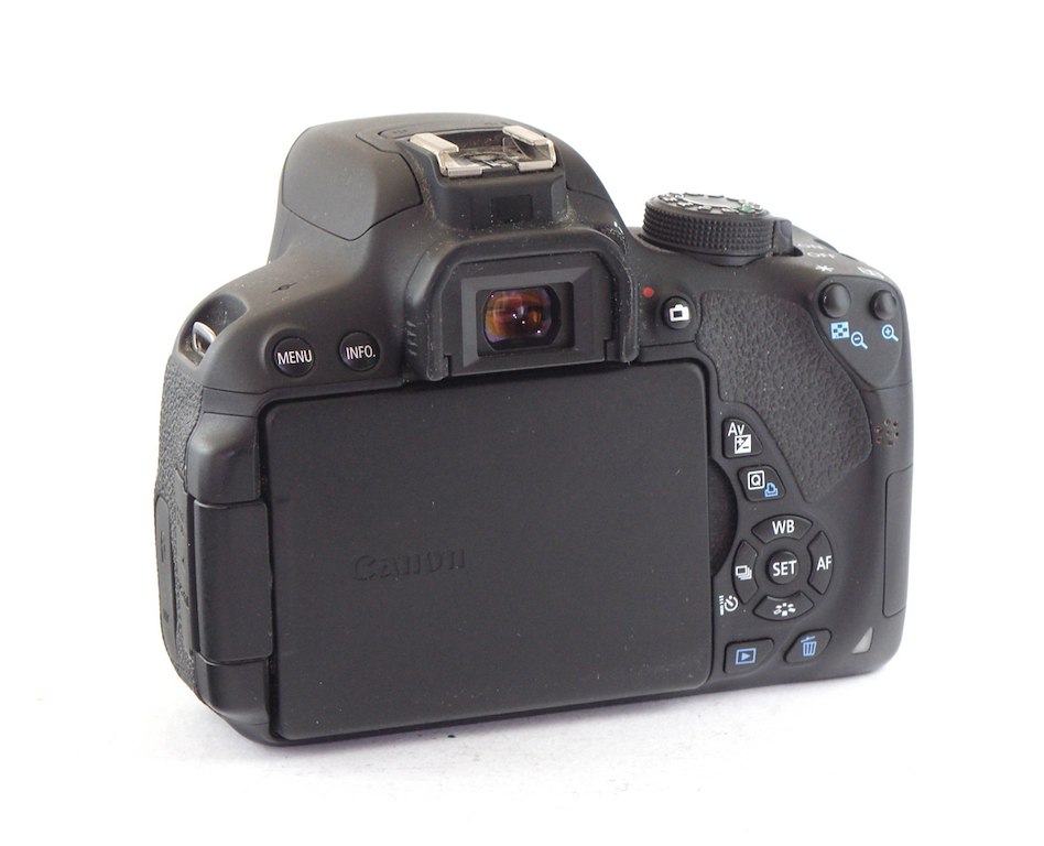 Canon EOS 700d (telo)