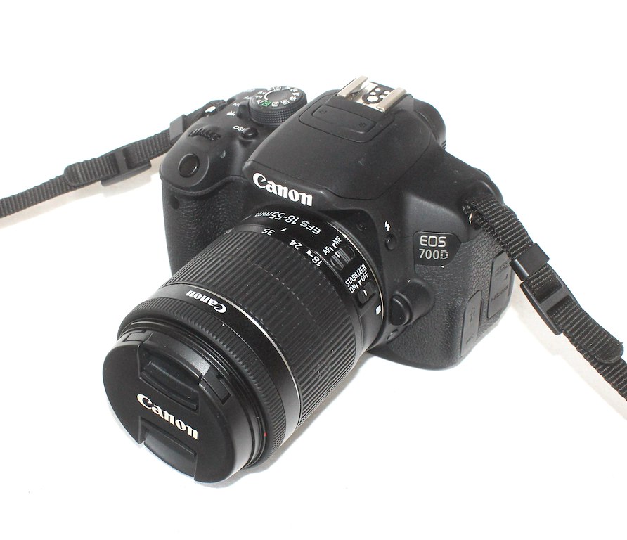 Canon EOS 700D + 18-55mm f/3,5-5,6 IS STM 12k okidanja