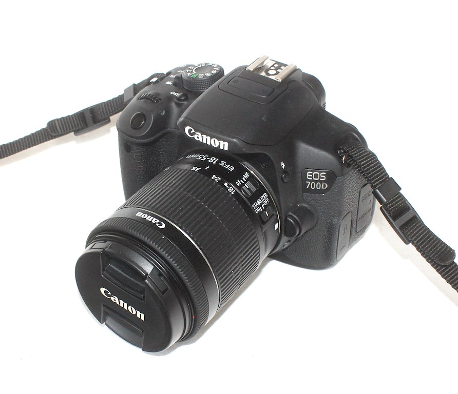 CANON EOS 700D + 18-55MM F/3,5-5,6 IS STM 12K OKIDANJA