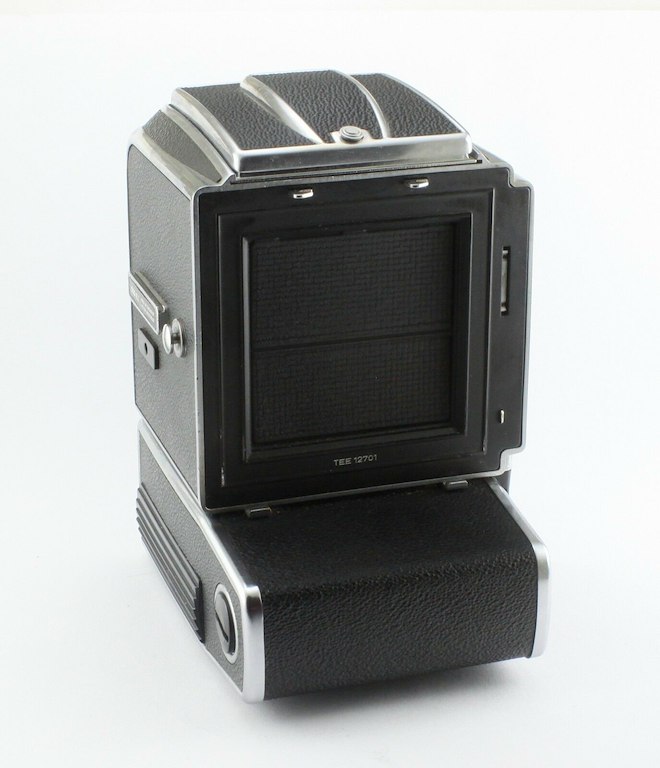 HASSELBLAD 500 EL CAMERA BODY, CHARGER + BATTERY COMPARTMENT, 2 BATT