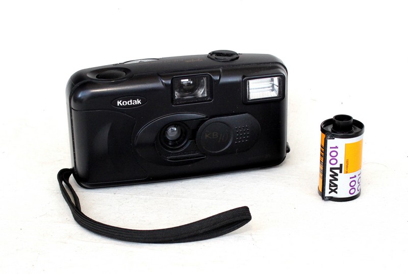 KODAK KB-10 POINT & SHOOT FILM CAMERA