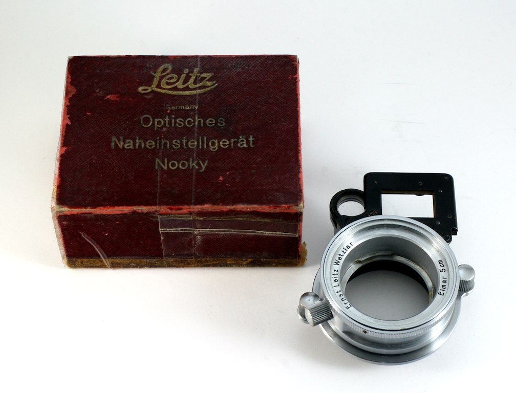 LEITZ LEICA NOOKY NAHEINSTELLGERÄT ELMAR 5cm HÄNDLER CLOSE UP ATTACHMENT