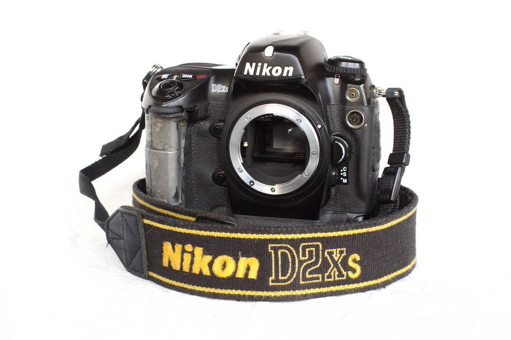 NIKON D2XS (TELO)