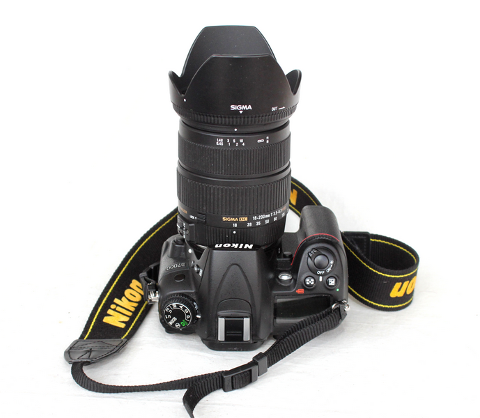 Nikon D7000 DSLR + Sigma 18-200mm f/3.5-6.3 DC OS HSM
